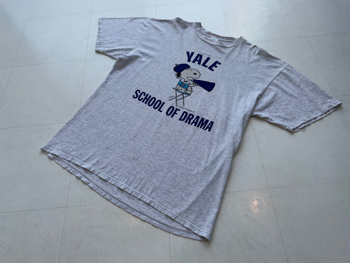 90s Vintage Snoopy “YALE SCHOOL OF DRAMA”T-shirt XL – NO BURCANCY
